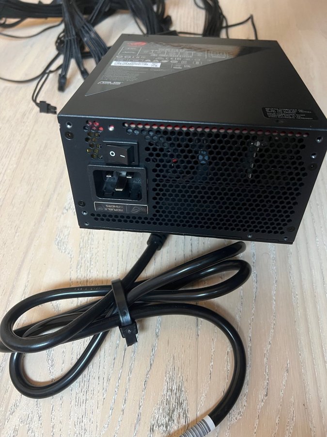 ASUS ROG STRIX Thor 1600W Titanium | Köp på Tradera (695545441)