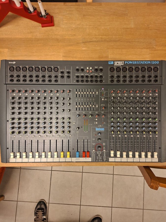 Soundcraft Spirit Powerstation 1200 | Köp på Tradera (711849390)