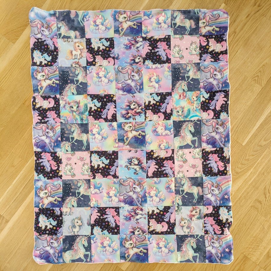 Fleecefilt med enhörningar, nysydd i miljömärkt.. | Köp på Tradera ...