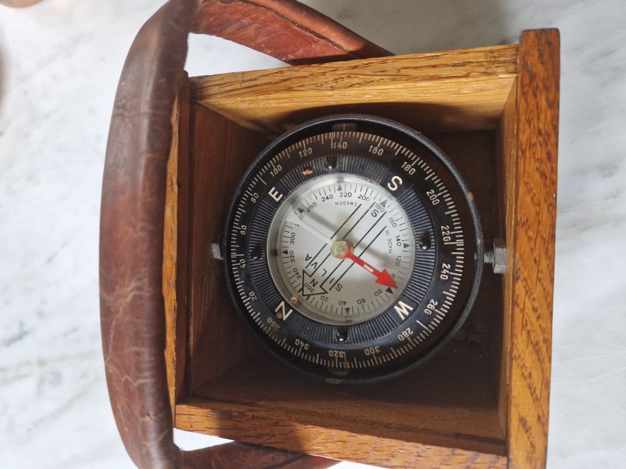 Vintage Silva Maritim Kompass i Trälåda - Tillv.. | Köp på Tradera (706928965)