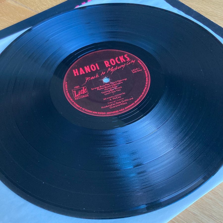 HANOI ROCKS - BACK TO MYSTERY CITY | Köp på Tradera (708555783)