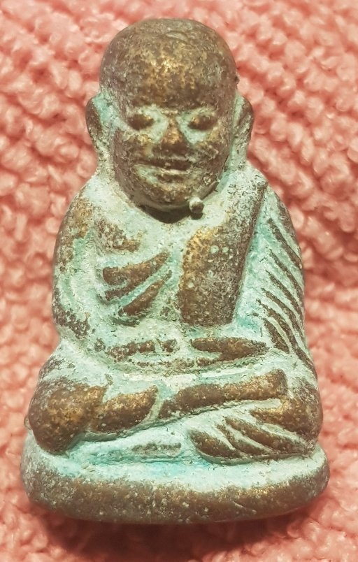 Loang poh Ngern. Set med amulett / Helig takrut.. | Köp på Tradera ...