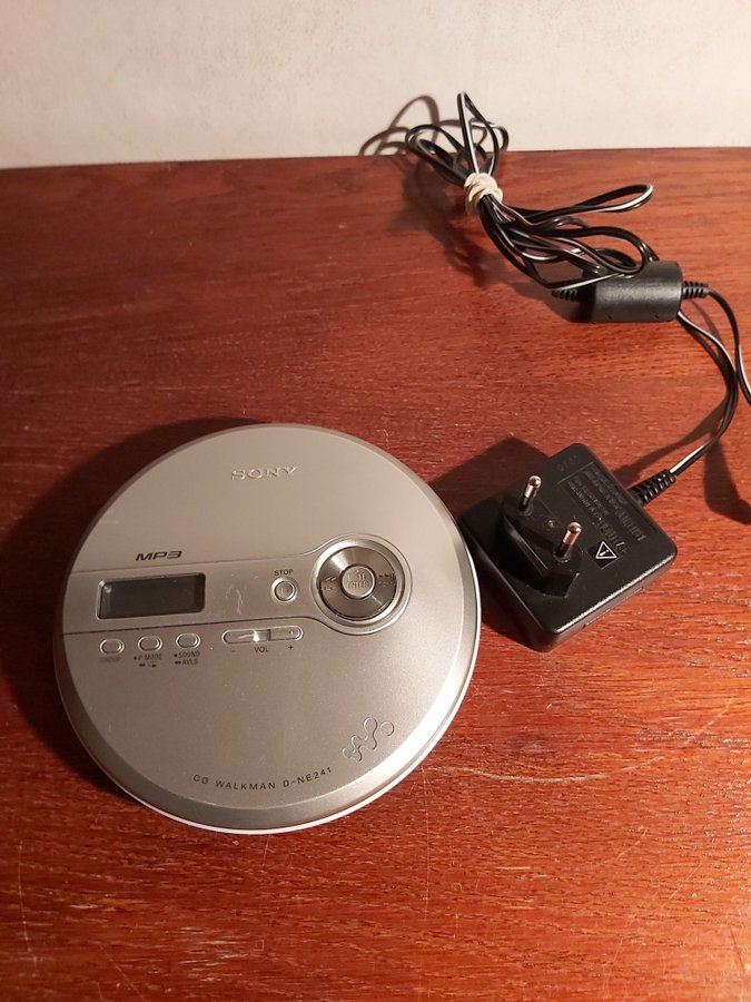 Se produkter som liknar CD-spelare Sony Walkman D-NE .. på Tradera ...