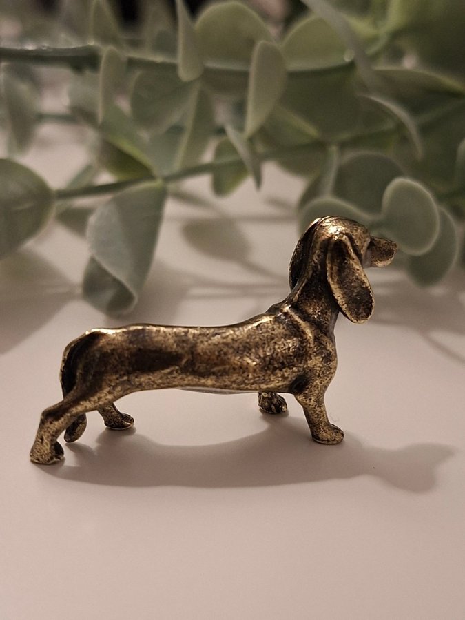 Se produkter som liknar Sött TAX hund i mässing mini .. på Tradera ...