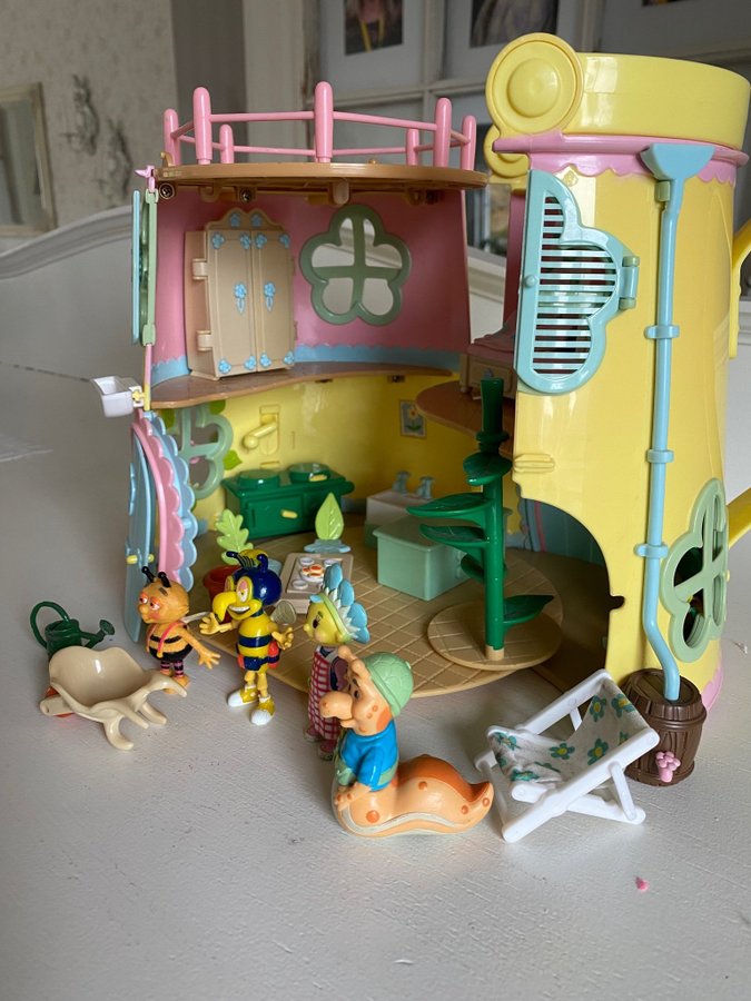 Se produkter som liknar Fifi Fiffi och blomsterfröna .. på Tradera ...