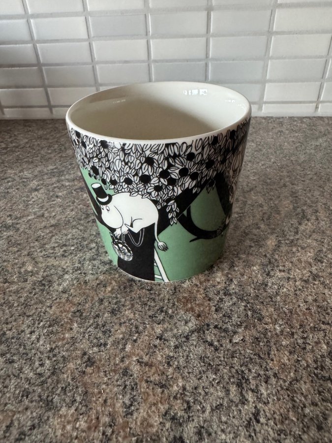Se produkter som liknar Arabia Muminmugg 40cl Mumin M.. på Tradera ...