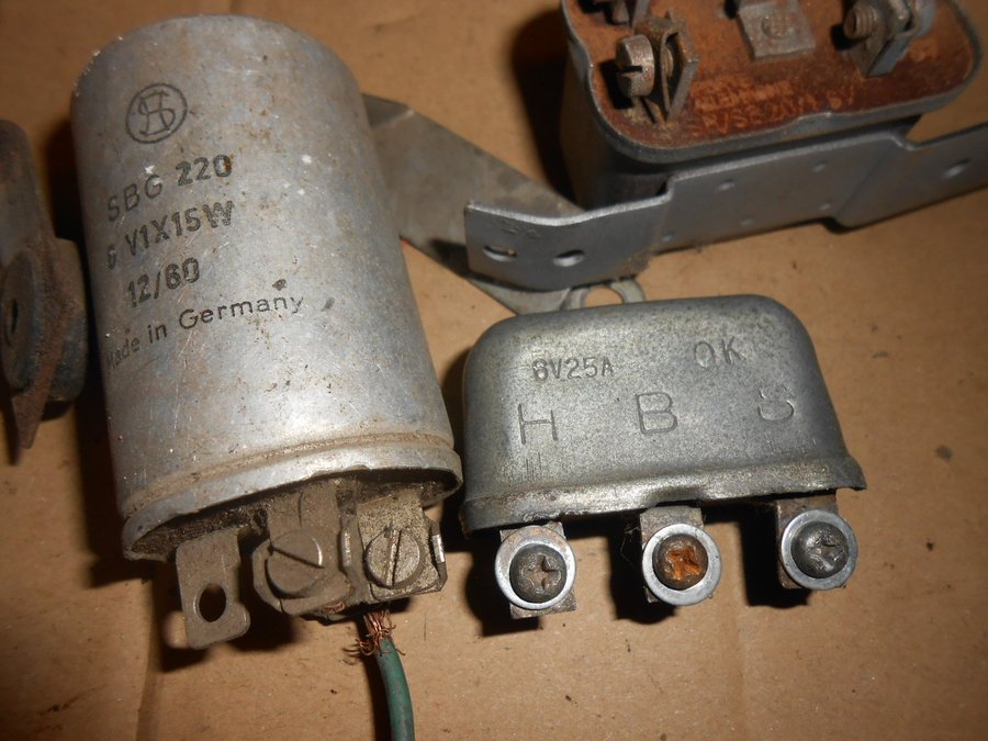 Se produkter som liknar Div 6 volts reläer på Tradera (607095456)