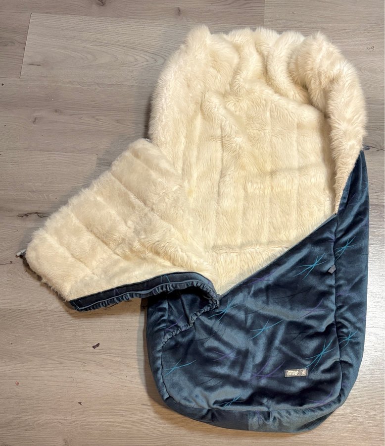 Retro Brio åkpåse blå plysch med streck i lila,.. | Köp på Tradera ...