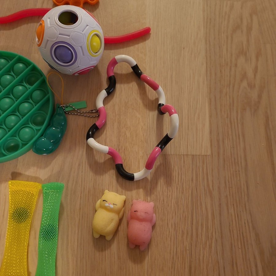 Fidget Toys Samling - leksaker | Köp på Tradera (712905133)