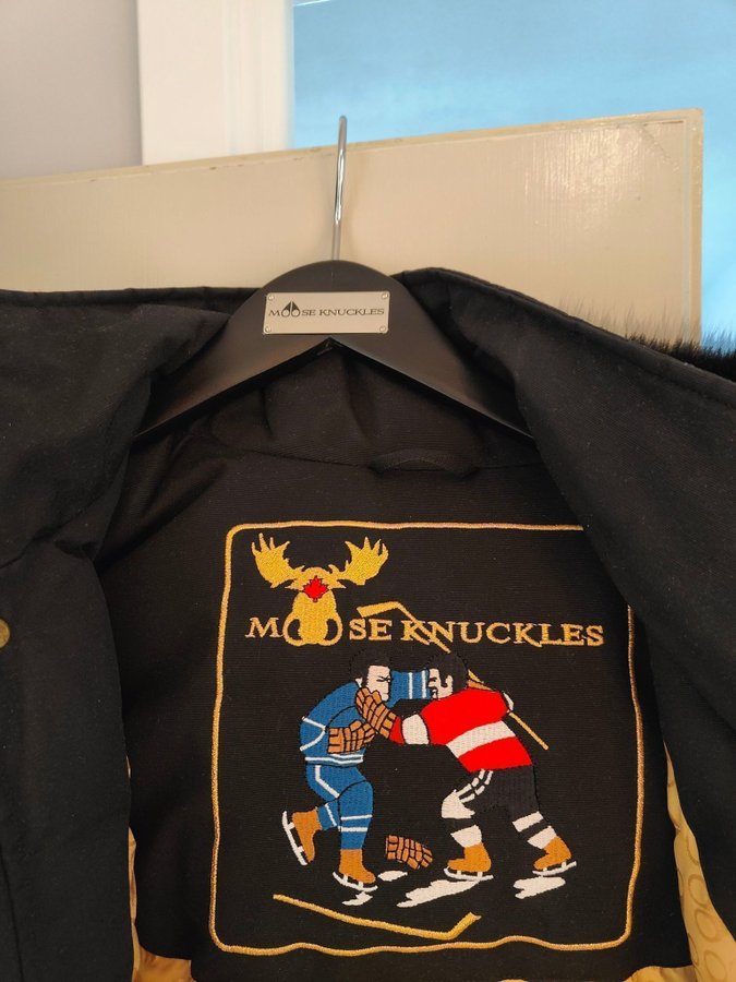 Moose Knuckles Stag Lake Parka, storlek M/M | Köp på Tradera (709843694)