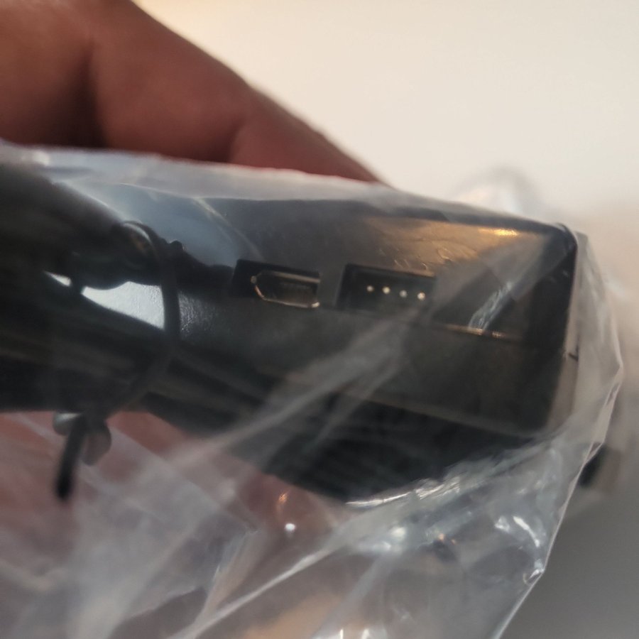 Lian Li UNI FAN Fläktkontroller / RGB-hubb | Köp på Tradera (733749588)