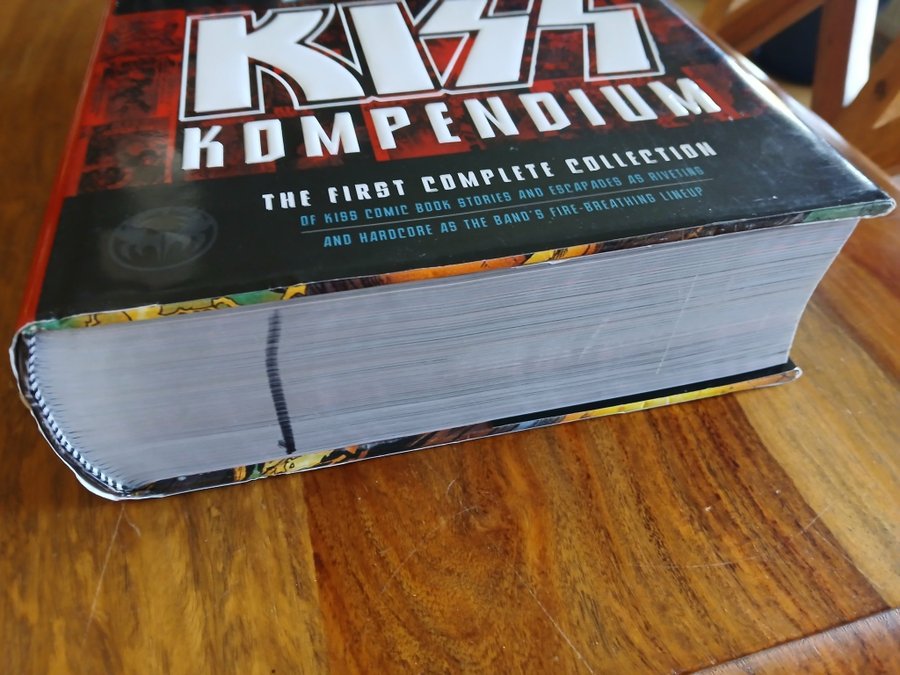 Se produkter som liknar KISS Kompendium - Gene Simmon.. på Tradera ...