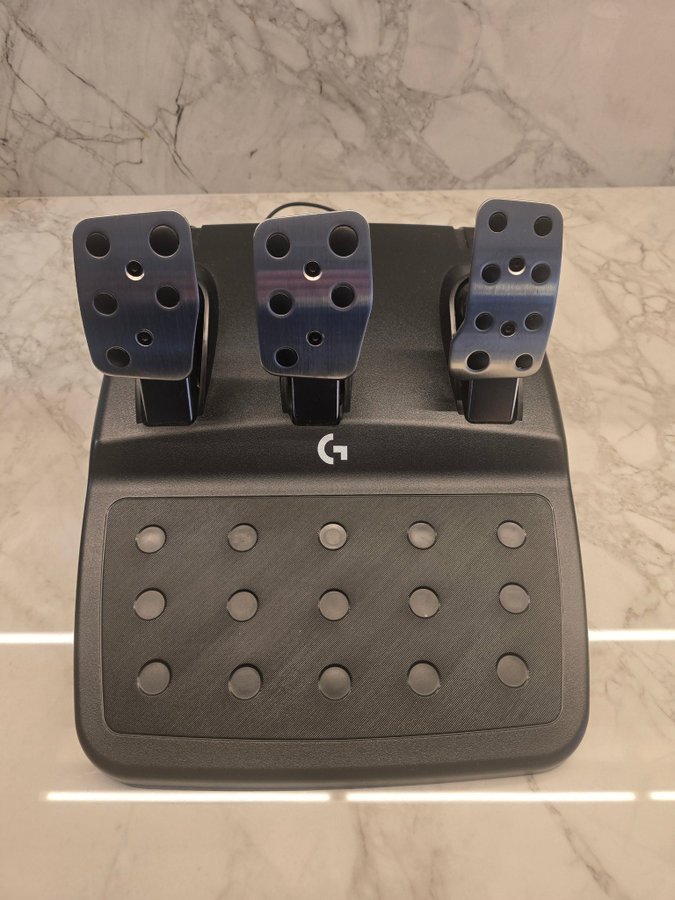 Logitech G923 Driving Force Ratt, pedaler och v.. | Köp på Tradera ...