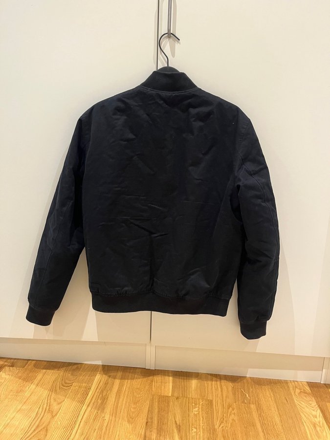 Se produkter som liknar Calvin Klein bomber jacka på Tradera (654884106)