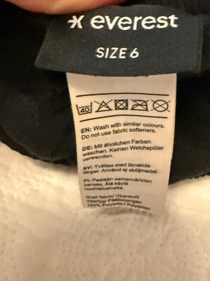 Svarta Everest skidhanskar stl 6 i mycket fint .. | Köp på Tradera ...