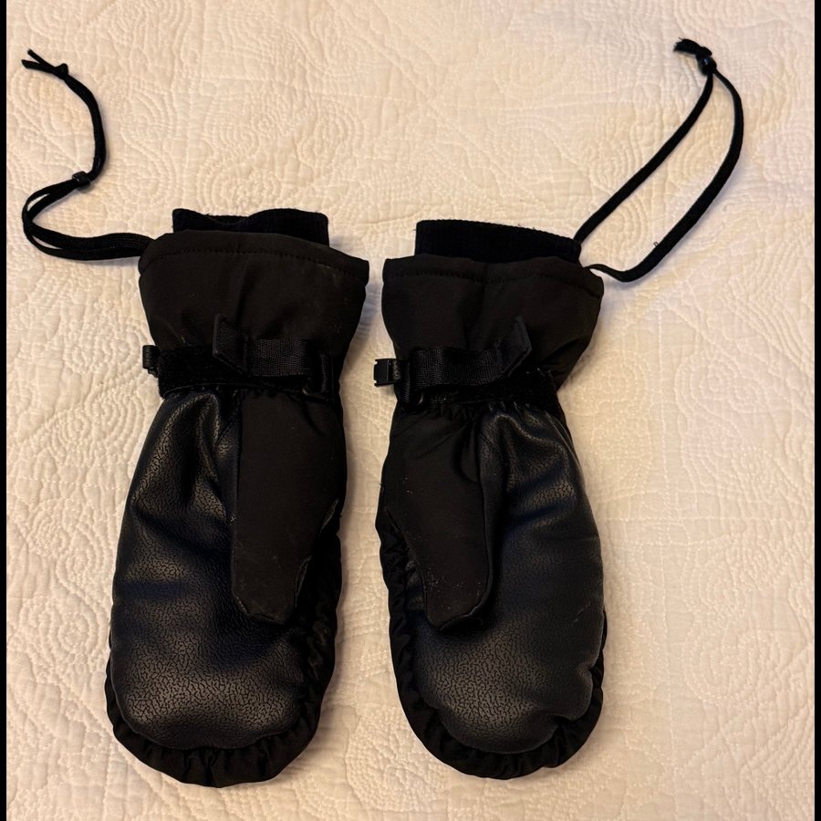 Svarta Everest skidhanskar stl 6 i mycket fint .. | Köp på Tradera ...