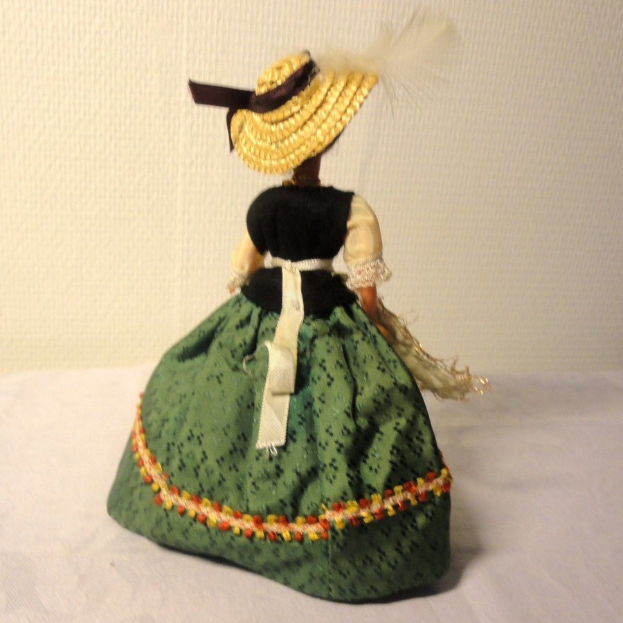 Gammal, söt folklore-docka med blund-ögon. 20 c.. | Köp på Tradera ...