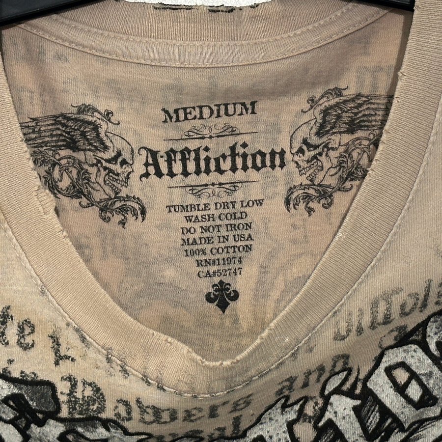 Affliction beige t-shirt, storlek M - Väldigt b.. | Köp på Tradera (702578515)