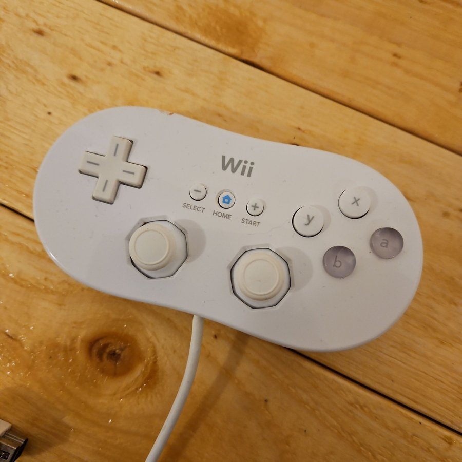 Se produkter som liknar NINTENDO WII HANDKONTROLL ORI.. på Tradera ...