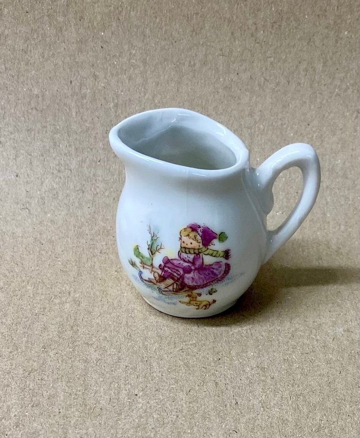 Mjölkkanna i miniatyr med barnmotiv. Fint skick | Köp på Tradera ...