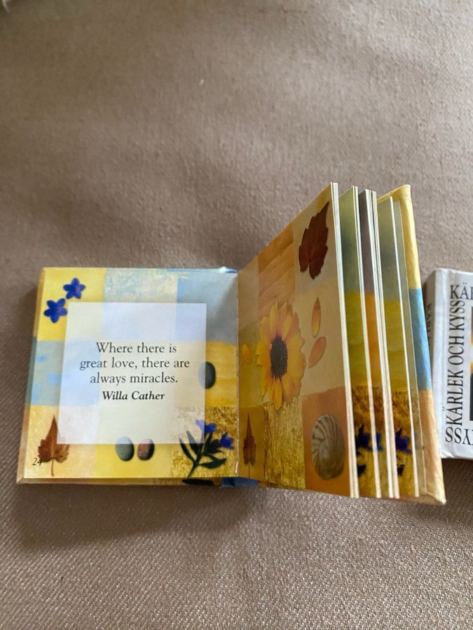 A little book of hugs & Kärlek och kyss | Köp på Tradera (710847739)