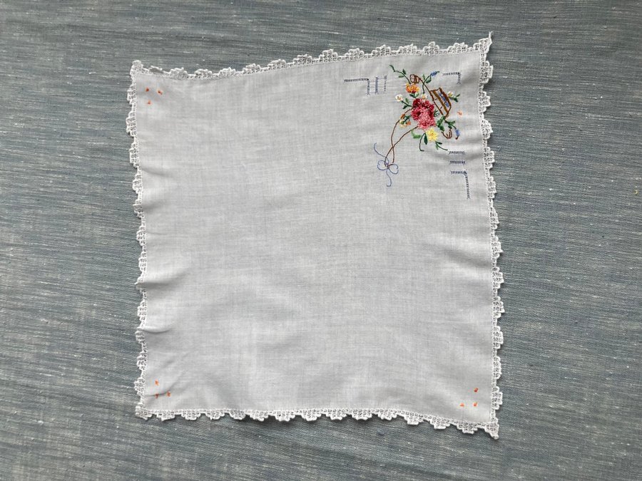 Vintage vackert handbroderad Näsduk. Ca 26 x 26.. | Köp på Tradera ...