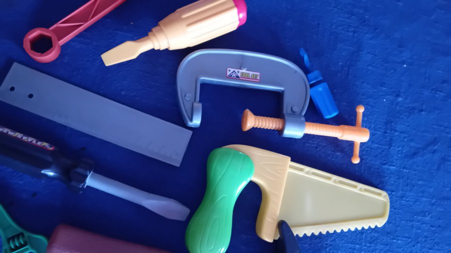 Leksaksverktyg i plast med skruvdragare som fun.. | Köp på Tradera ...