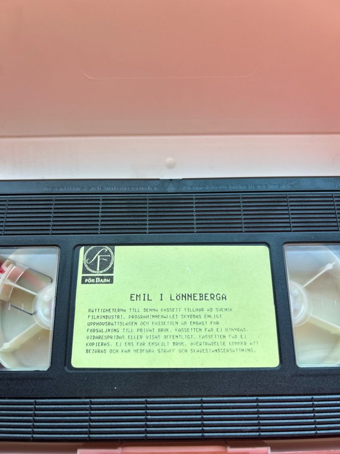 Emil i Lönneberga - Köpkassett VHS | Köp på Tradera (697941210)