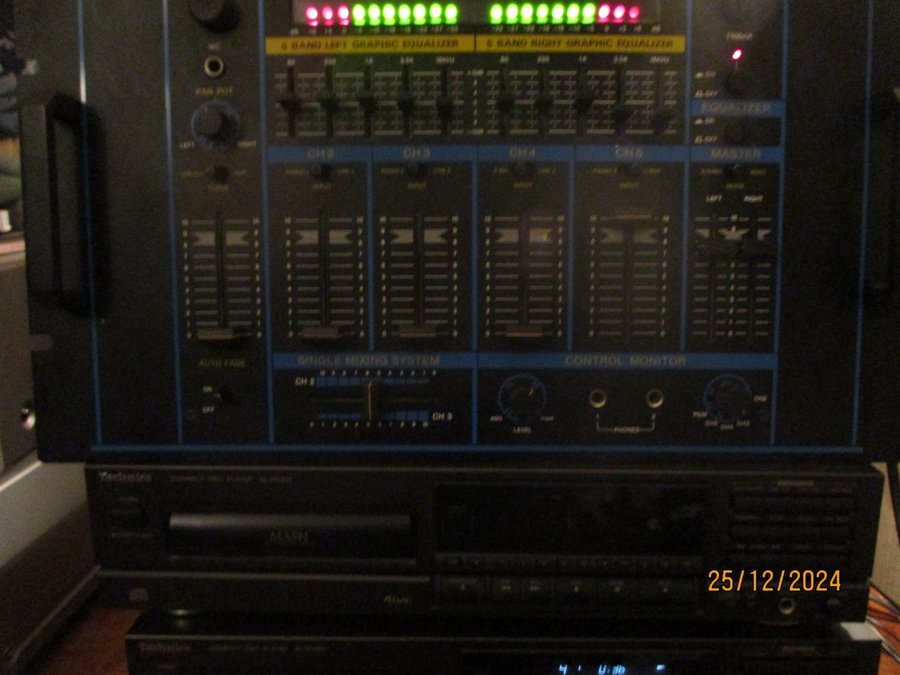 DJ MIXERBORD PHONIC MOD MRT 70 2X10 GRAPHIC EQ .. | Köp på Tradera ...