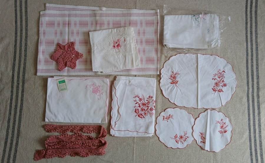 13 textilier Vita och rosa dukar, gästhanddukar.. | Köp på Tradera ...