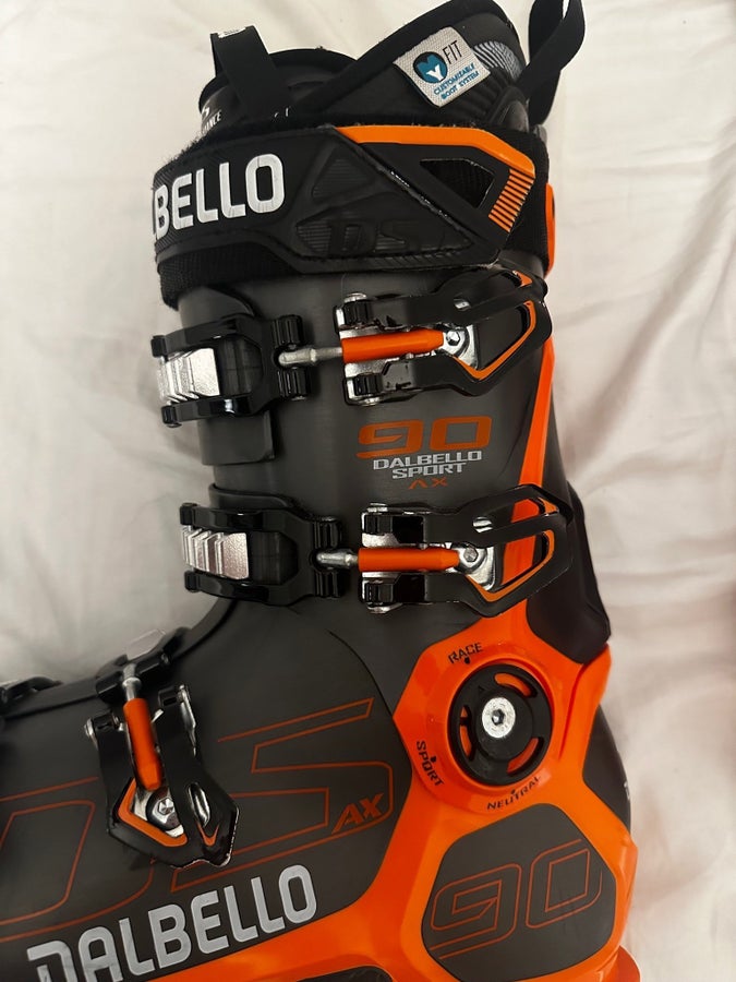 Se produkter som liknar Dalbello DS AX 90 Alpinpjäxor på Tradera ...