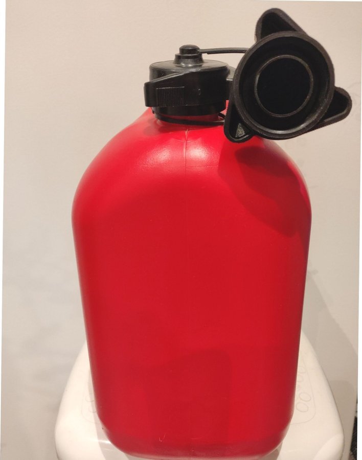 Röd Bensindunk 10L | Köp på Tradera (711995204)