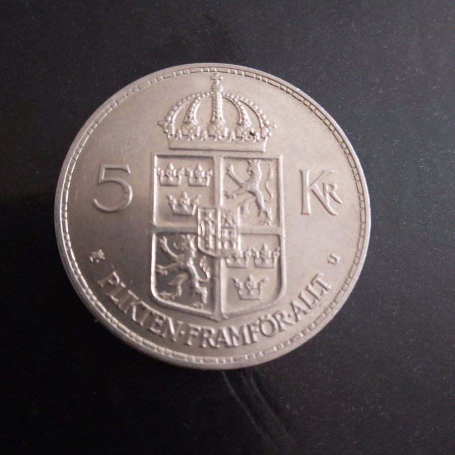 Se produkter som liknar Svensk 5 krona 1972 utan linj.. på Tradera (630861035)
