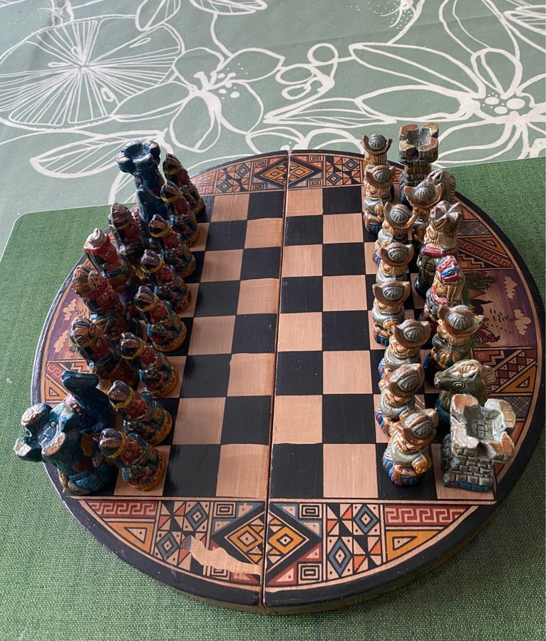 Handgjort schackbräde med figurer i keramik Ink.. | Köp på Tradera ...