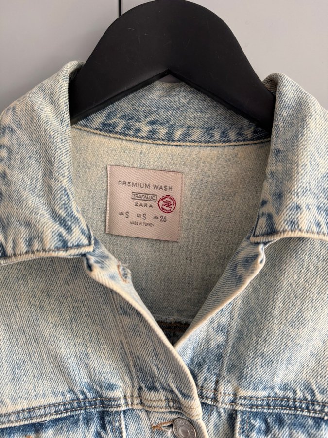 Zara Trafaluc blå jeansjacka, storlek S Whitewash | Köp på Tradera ...