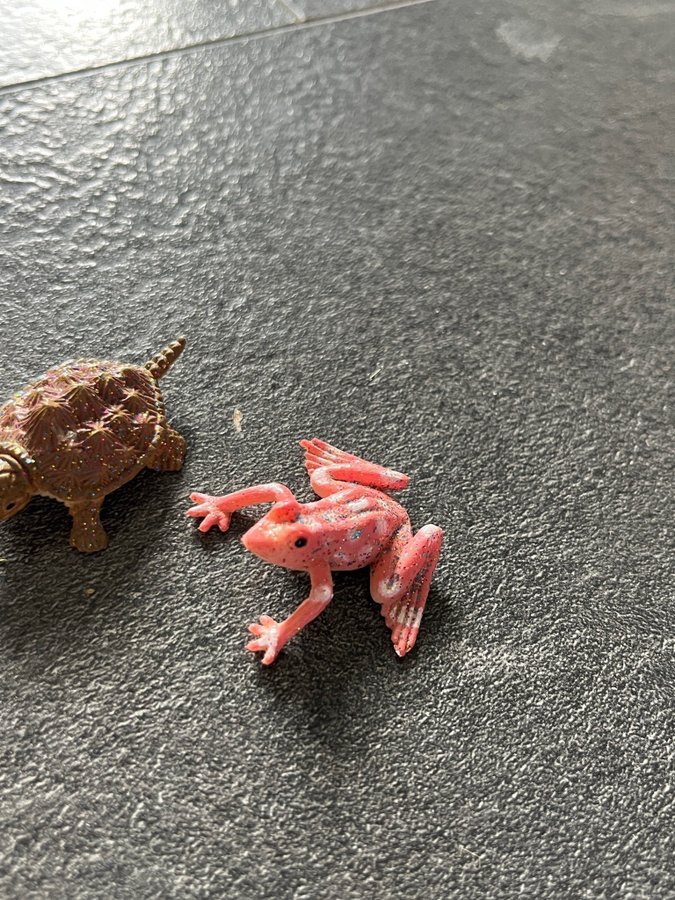 Leksaksdjur - Sköldpadda och Groda | Köp på Tradera (702583720)