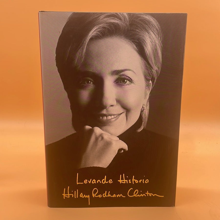 Se produkter som liknar Levande Historia av Hillary R.. på Tradera ...