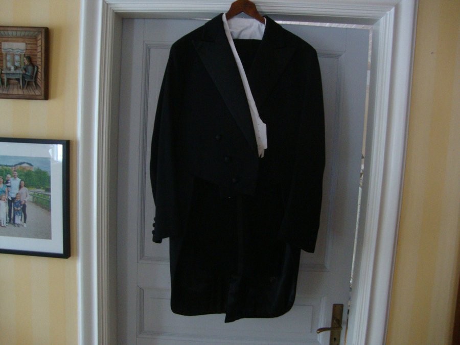 Äldre frack med väst och skjorta | Köp på Tradera (580338751)