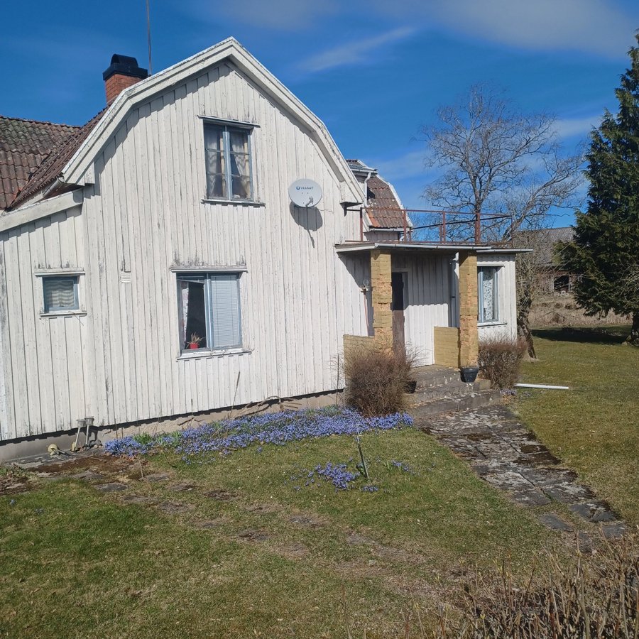 Se produkter som liknar Ett hus i Åsaka Vartofta i Fa.. på Tradera ...