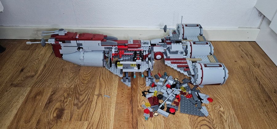 Lego Star Wars Republic Frigate 7964 ej komplett | Köp på Tradera ...