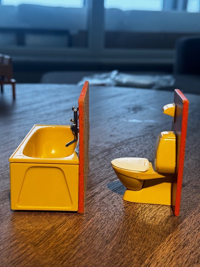 Dockskåpsmöbler: Badkar och toalett, vintage, r.. | Köp på Tradera ...