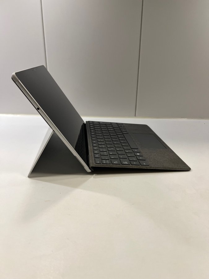 Microsoft Surface Pro 8 - Windows 11 pro | Köp på Tradera (710734741)