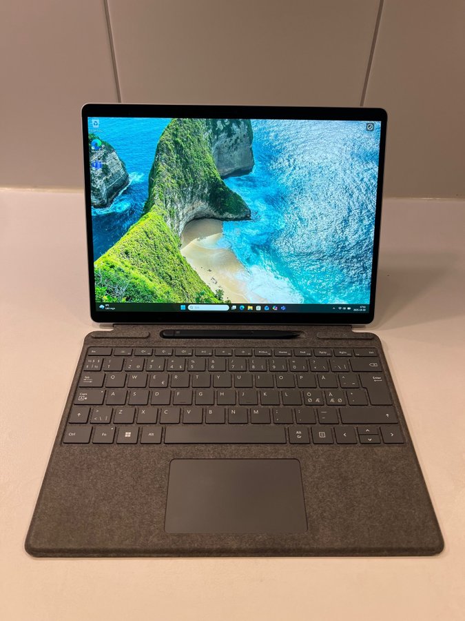 Microsoft Surface Pro 8 - Windows 11 pro | Köp på Tradera (710734741)