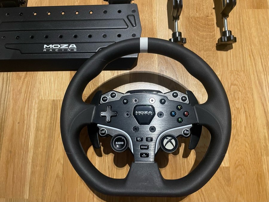 MOZA Racing R3 Ratt och Pedaler till Xbox och PC | Köp på Tradera ...