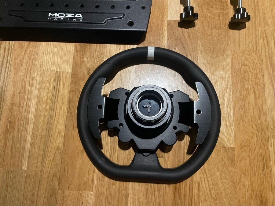 MOZA Racing R3 Ratt och Pedaler till Xbox och PC | Köp på Tradera ...