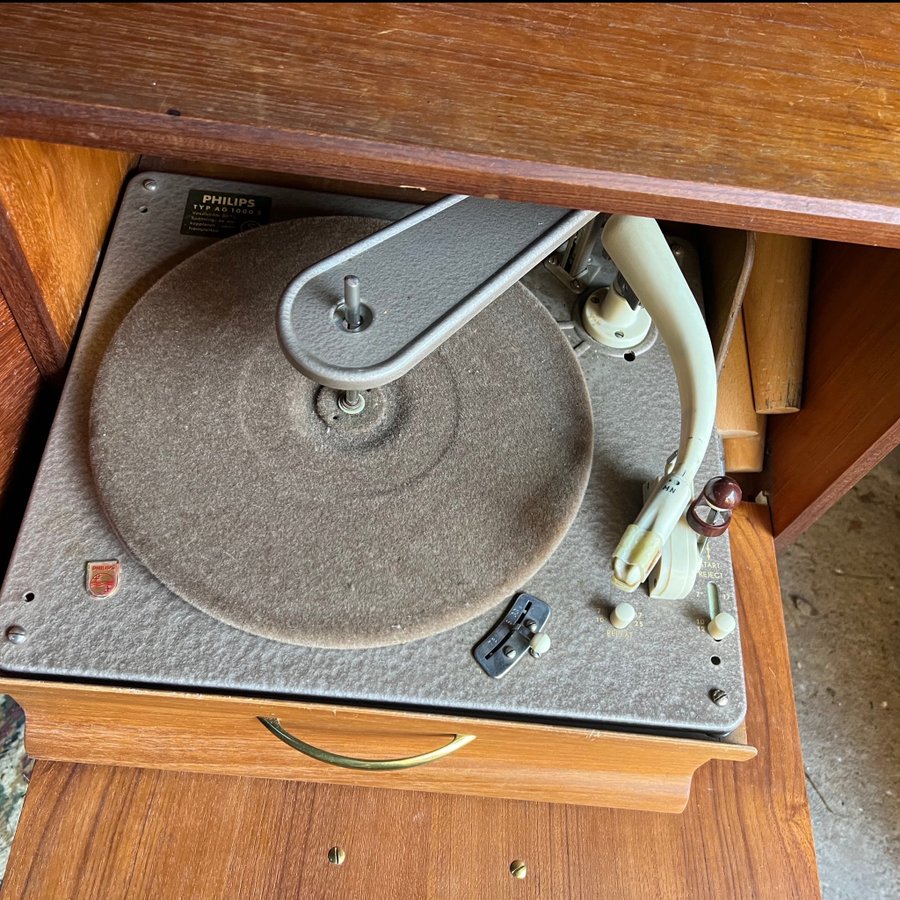 Radiogrammofon Äldre. Philips radio och skivspe.. | Köp på Tradera ...
