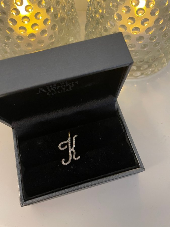 Fint Äkta guldhänge i 18 k, med diamanter- boks.. | Köp på Tradera ...