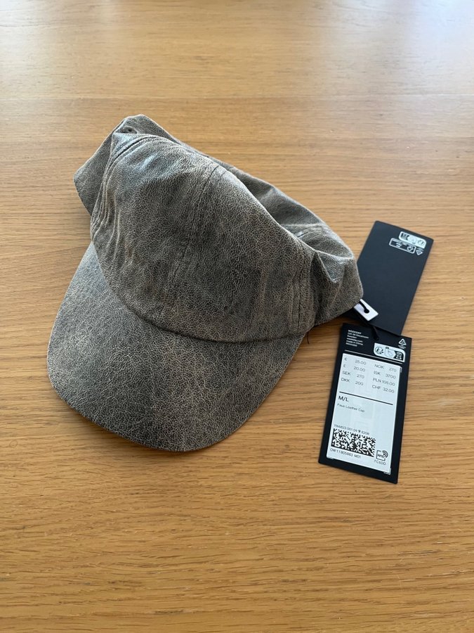 Weekday fuskläder keps - HELT NY ALDRIG ANVÄND,.. | Köp på Tradera ...