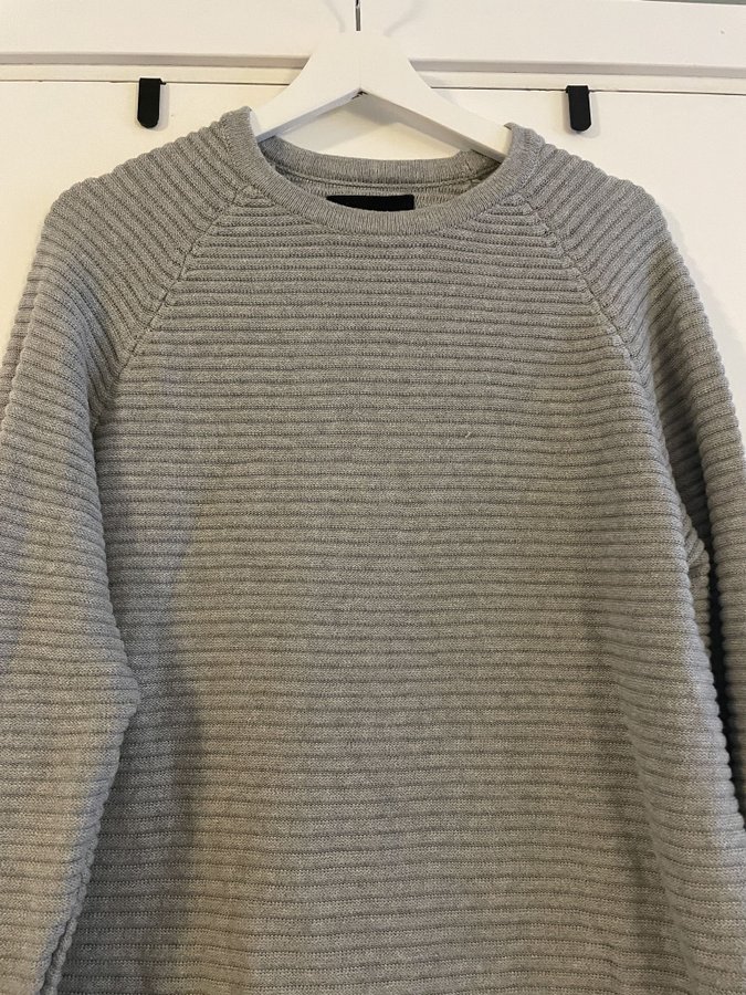 Grå stickad tröja - .. | Köp från ordning-frihet-pengar på Tradera ...