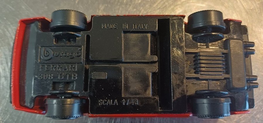 Burago Ferrari 308 GTB 1/43 | Köp på Tradera (734726527)